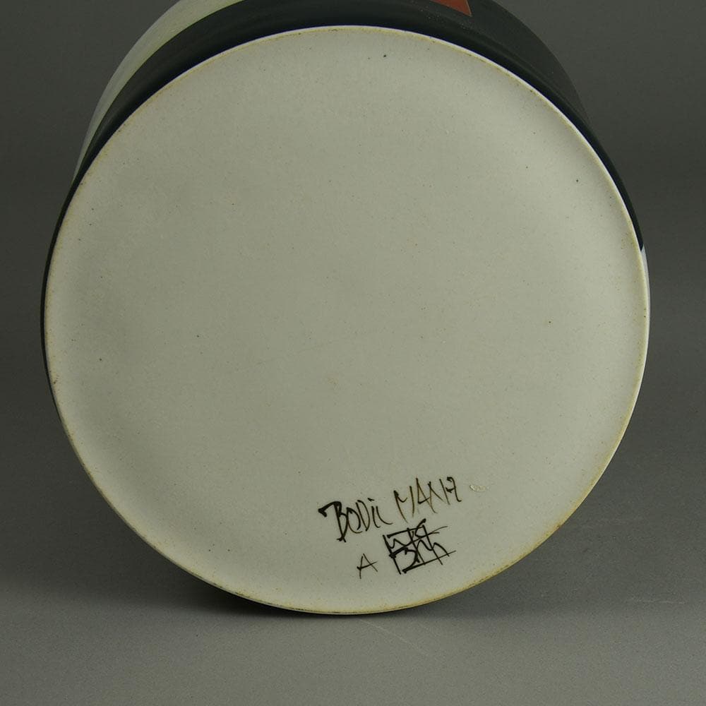 Bodil Manz, own studio, porcelain cylindrical vessel E7144 - Freeforms